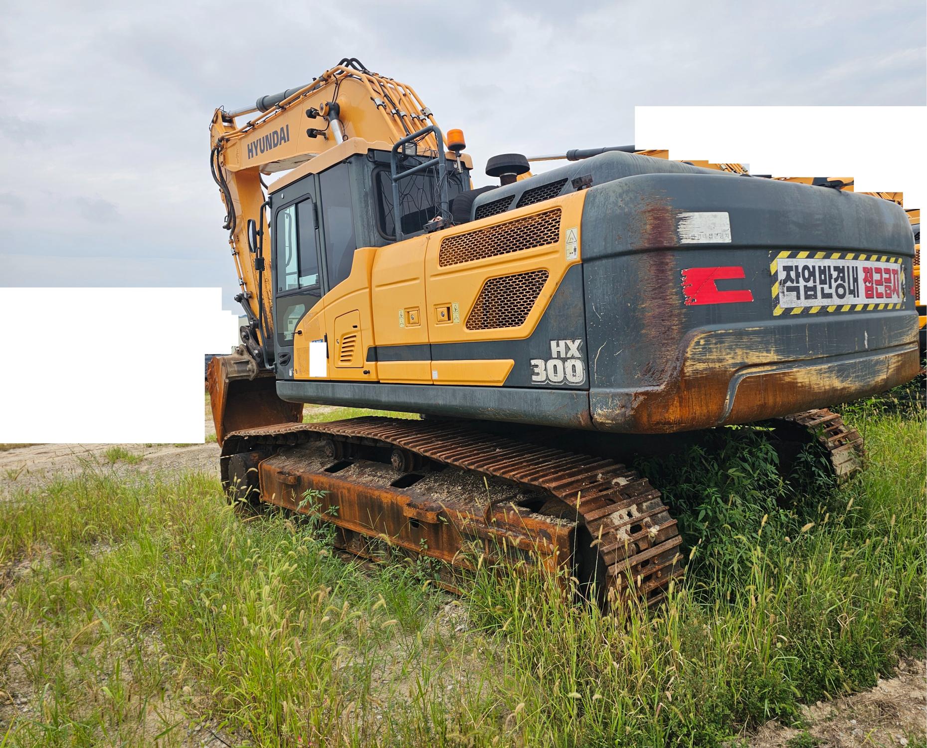 HYUNDAI CRAWLER EXCAVATOR HX300(STOCK:FB1728) - Faiz Brothers Co. Ltd.